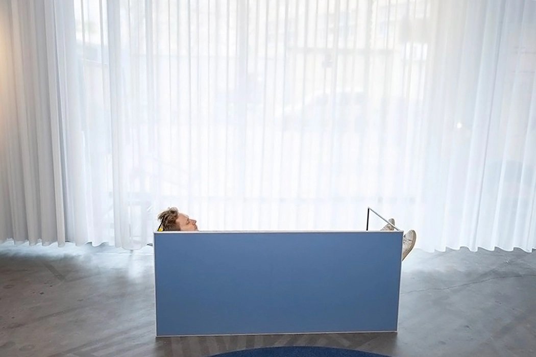 A Transforming Table Design That Turns Into A Lounge Chair For A Nap ...