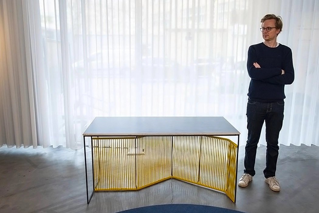 A Transforming Table Design That Turns Into A Lounge Chair For A Nap ...